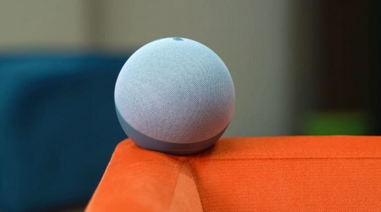 Blue Light on Alexa Won't Turn Off [this FIXED it!]